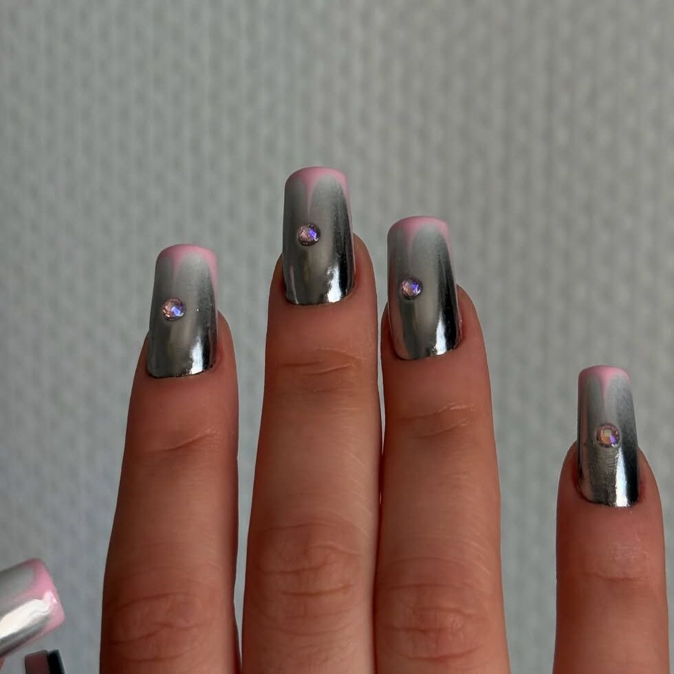 Chrome Nails Have Officially Taken The Spotlight in 2025 - The ...